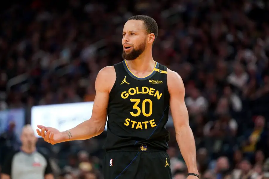 Golden State Warriors' Stephen Curry Helps Continue the Team's Hot Streak
