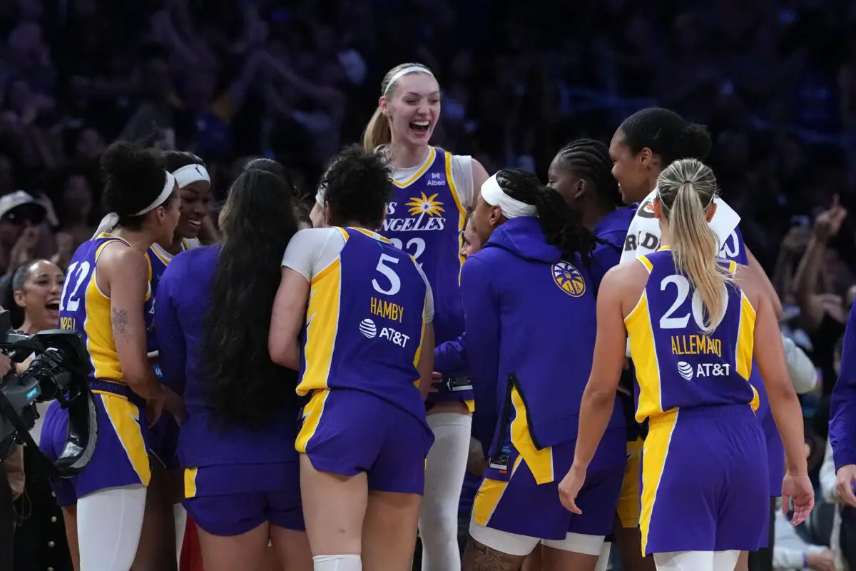 WNBA Fans In Awe With Cameron Brink's Shot Blocking Ability During ...