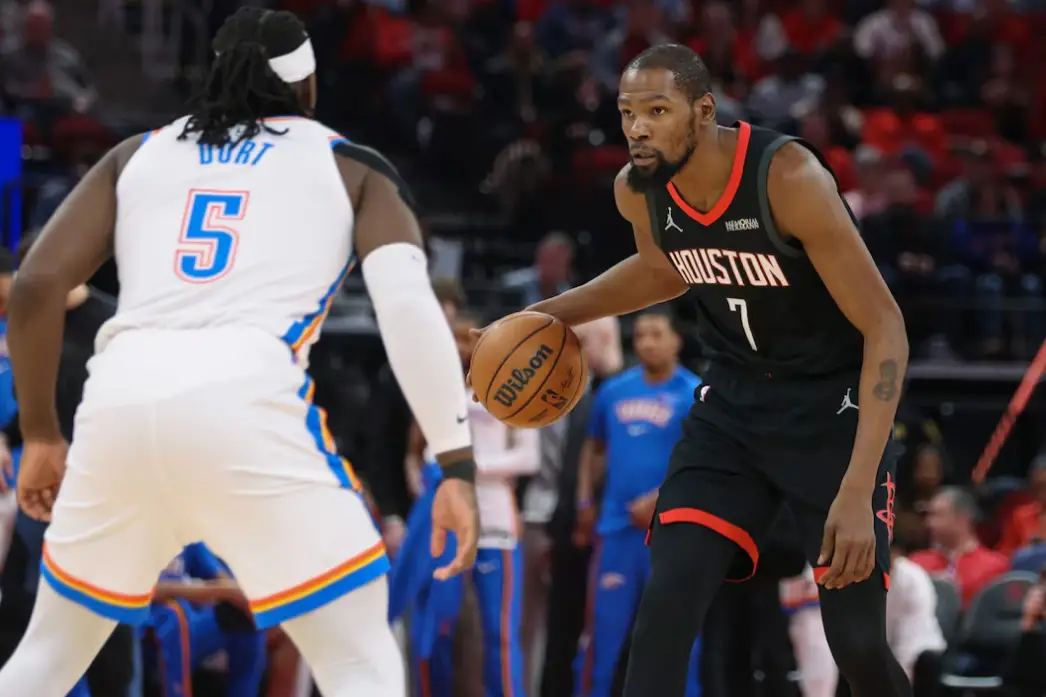 NBA Fans Raise Eyebrows As Kevin Durant Is Caught In A Suggestive ...